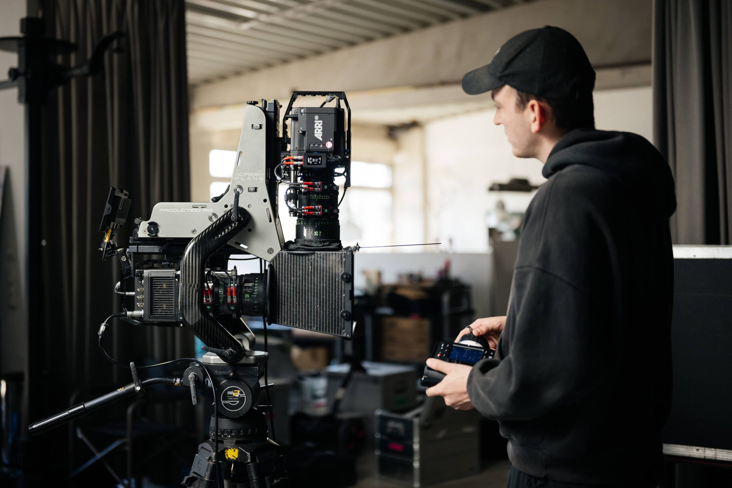 El nuevo ARRI NIA-1 amplía el control de cámaras y lentes a través de ...